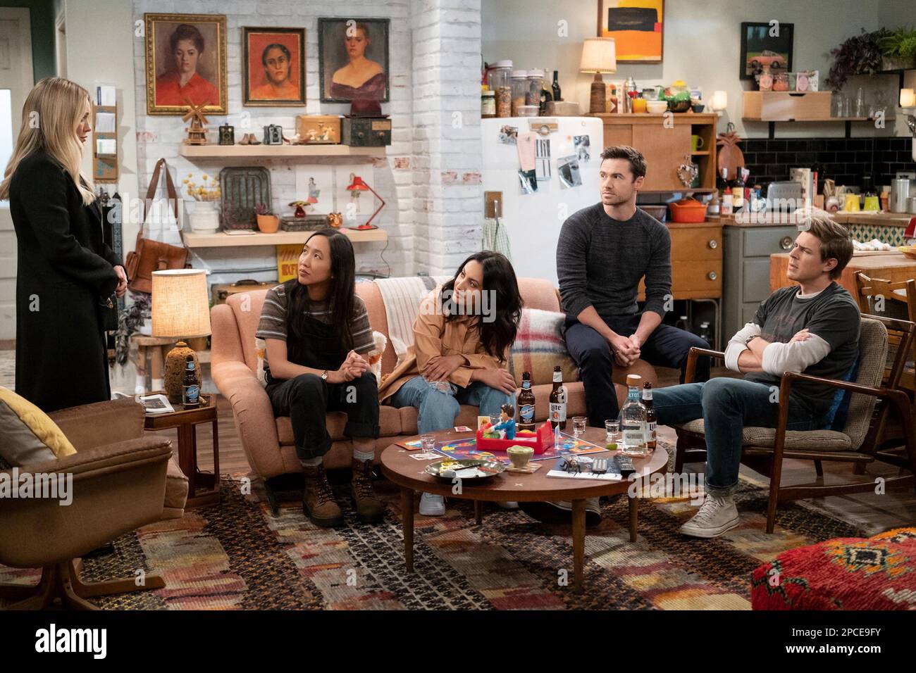 HOW I MET YOUR FATHER, from left: Hilary Duff, Tien Tran, Francia Raisa ...