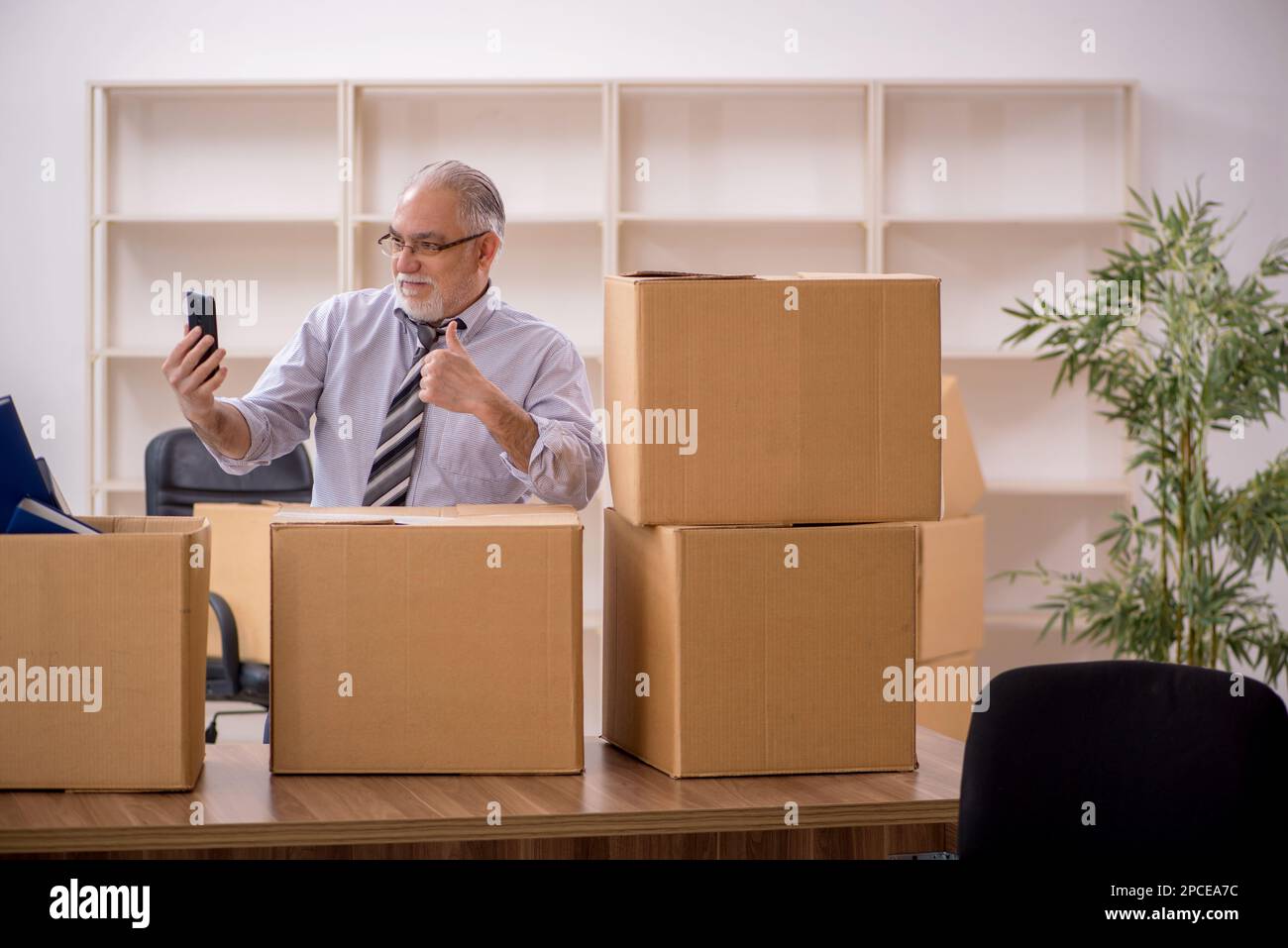 Businessman packing up box in office hi-res stock photography and ...