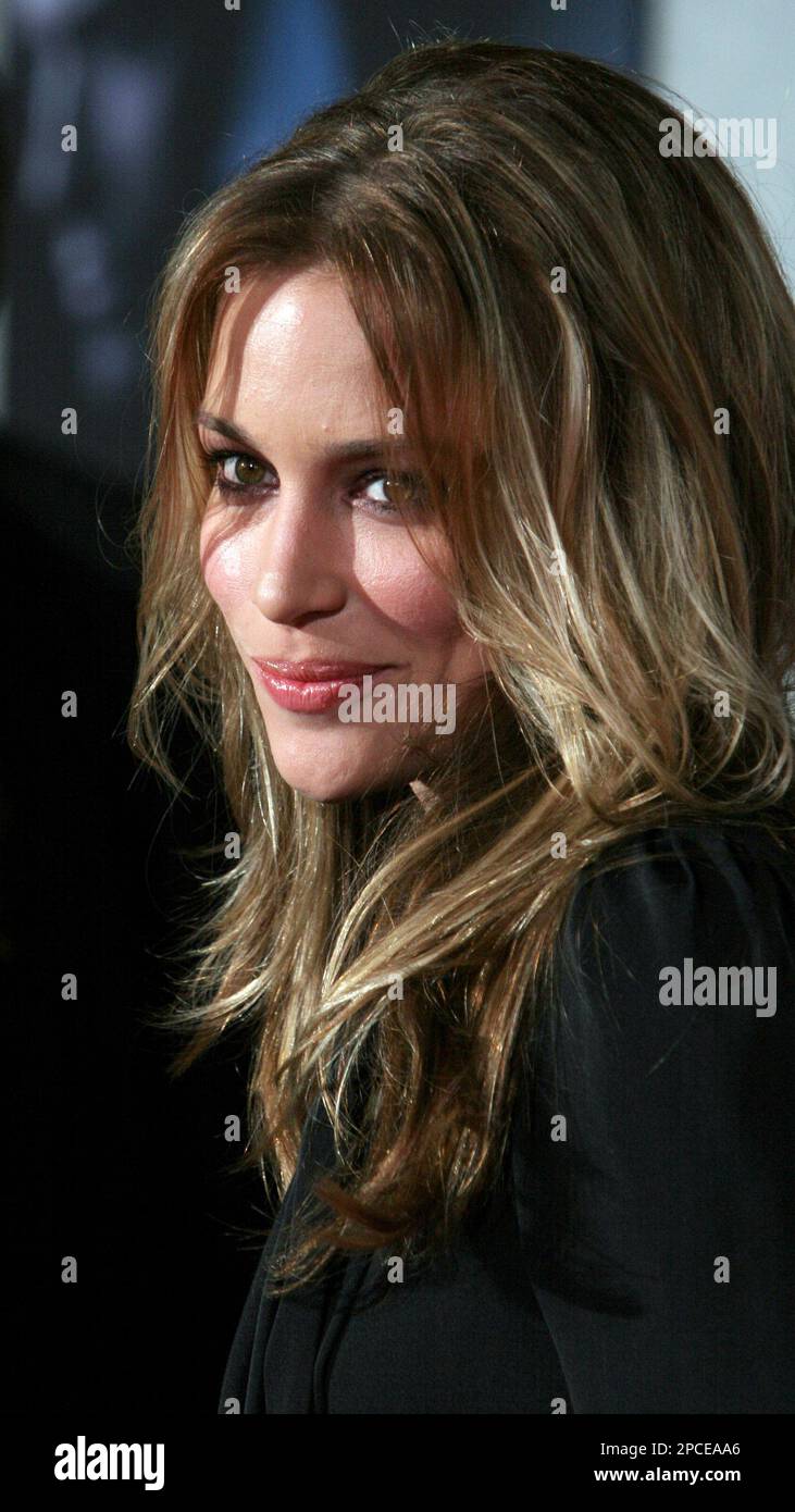 Piper Perabo poses for photographers at the premiere of "The Prestige ...