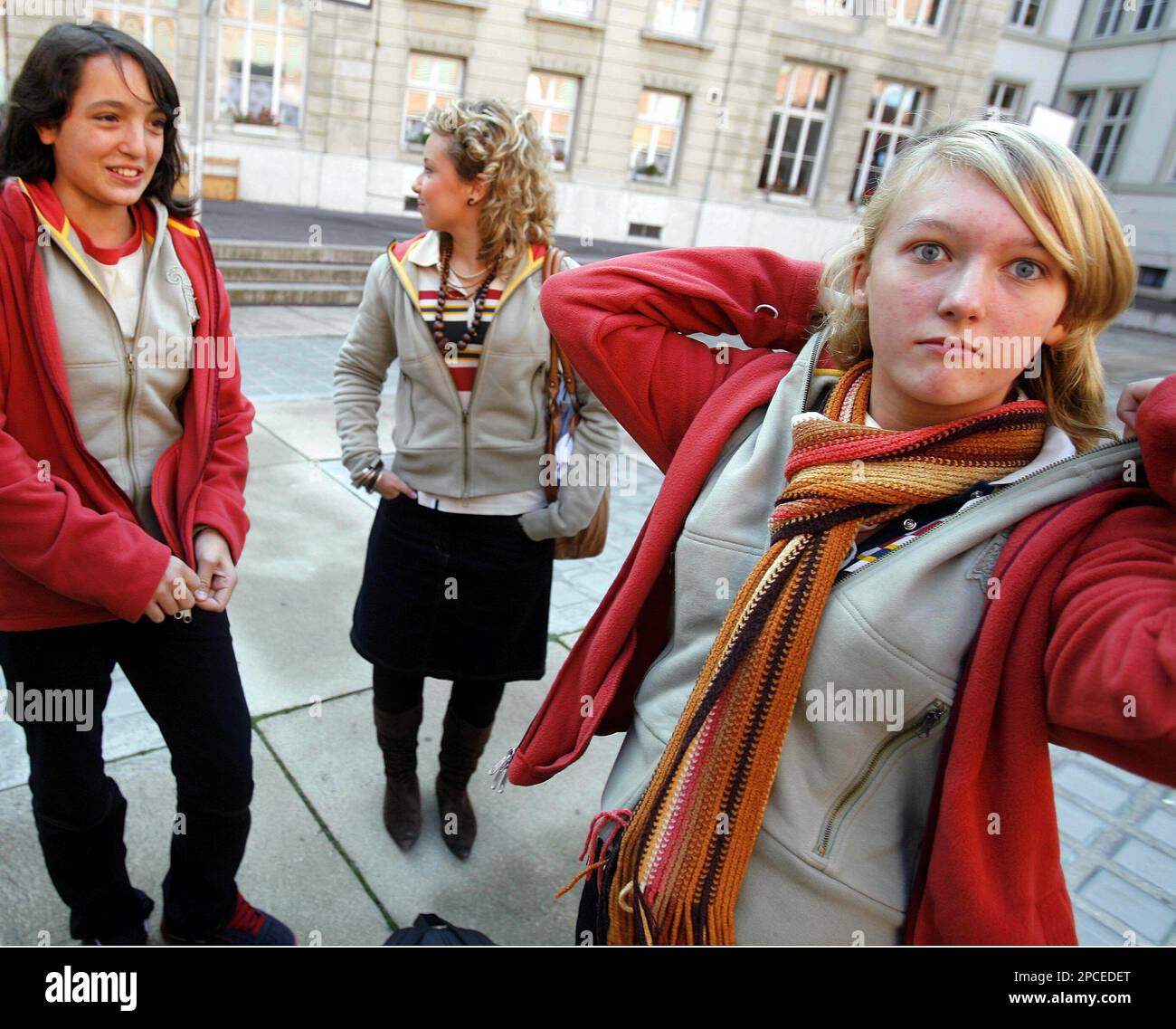 Schuelerinnen und Schueler des 9. Schuljahres der Weiterbildungsklasse ...