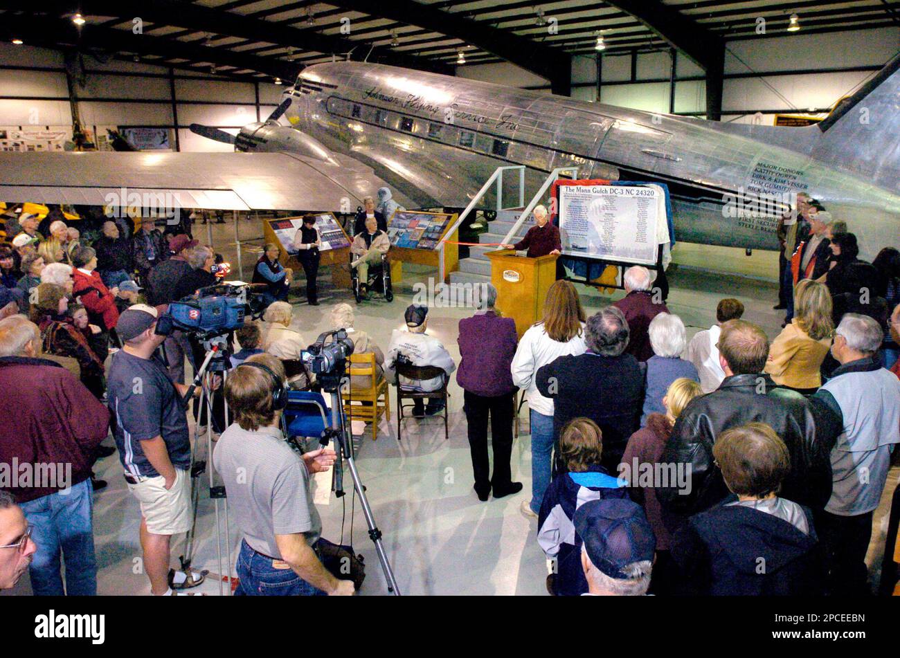The DC-3 airplane that carried 15 smokejumpers to the Mann Gulch fire ...
