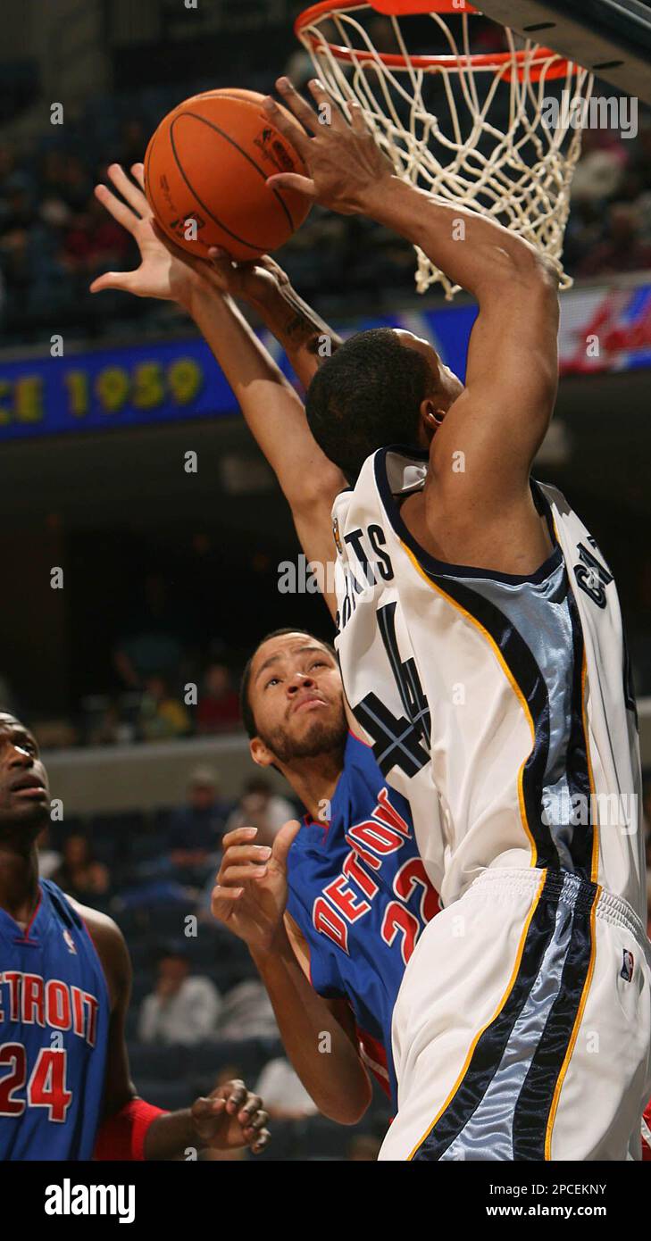 Detroit Pistons' Tayshaun Prince defends Memphis Grizzlies' Lawrence ...