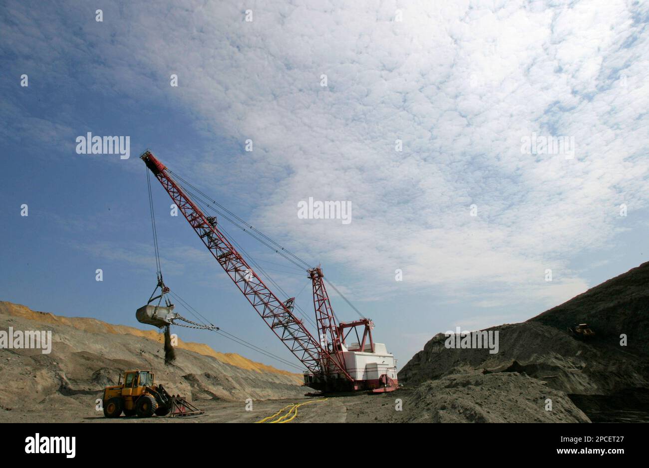 **ADVANCE FOR MONDAY, OCT. 16**Mining work continues at the TXU Corp's ...