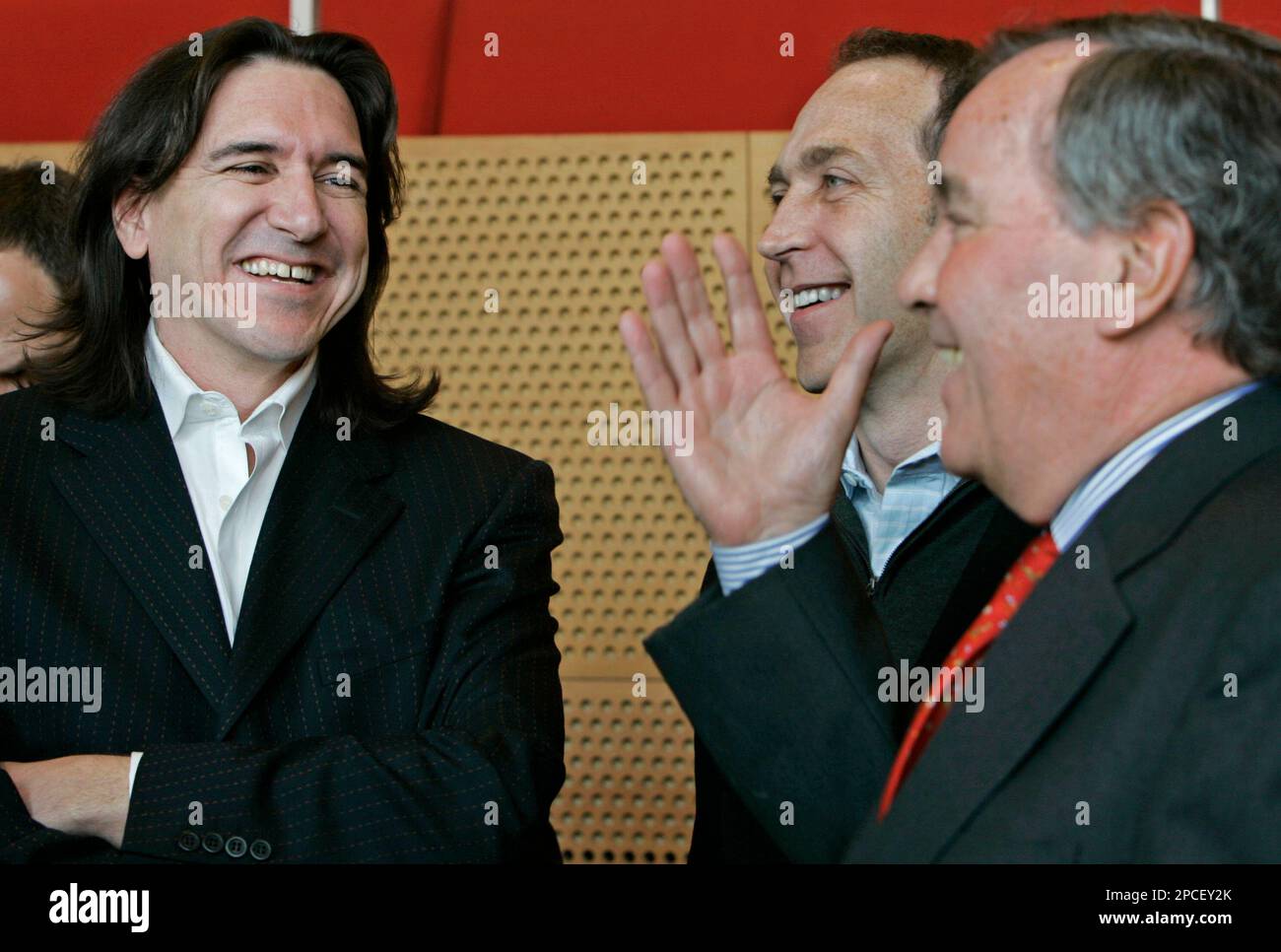 Chicago Mayor Richard M. Daley, right, talks with Dana Arnett, left ...