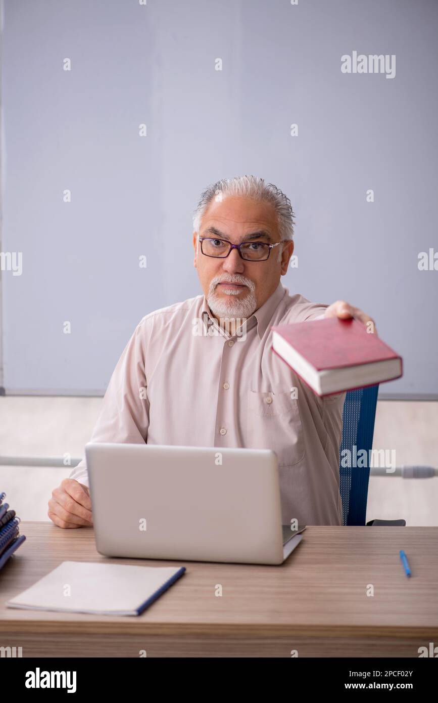 Old teacher in front of whiteboard Stock Photo - Alamy