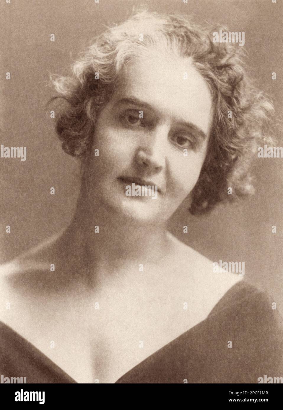1917 , Florence , ITALY : The italian woman poet , politician feminist and writer SIBILLA ...