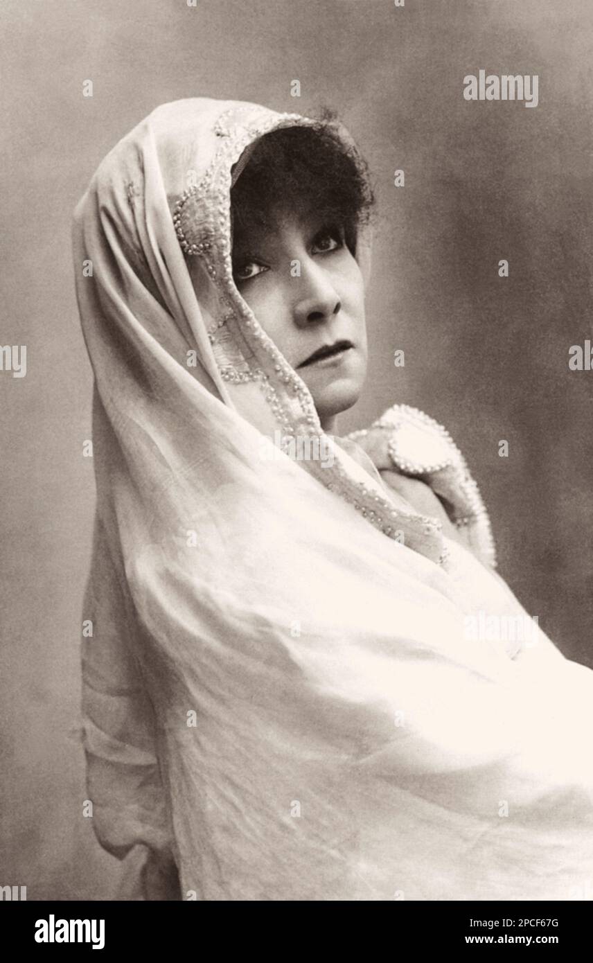 1894 , Paris , FRANCE : The french most celebrated theatre actress ...