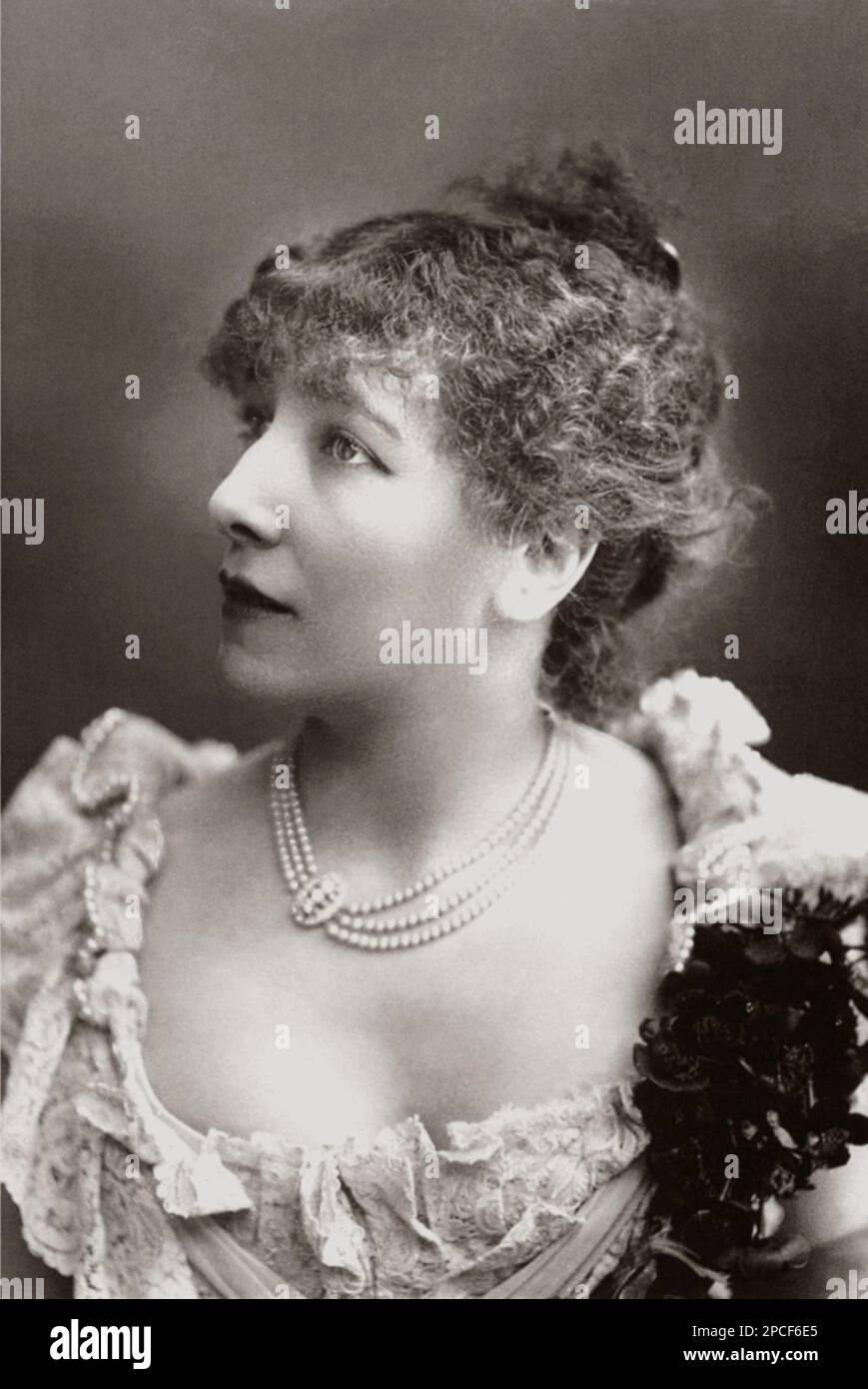 1883 , Paris , FRANCE : The french most celebrated theatre actress ...
