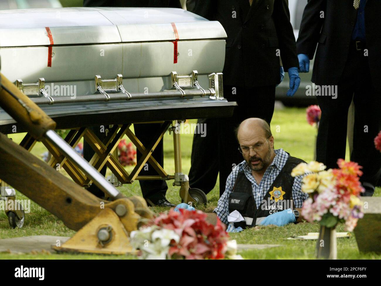 A Las Vegas Metropolitan Police Department crime scene investigator ...