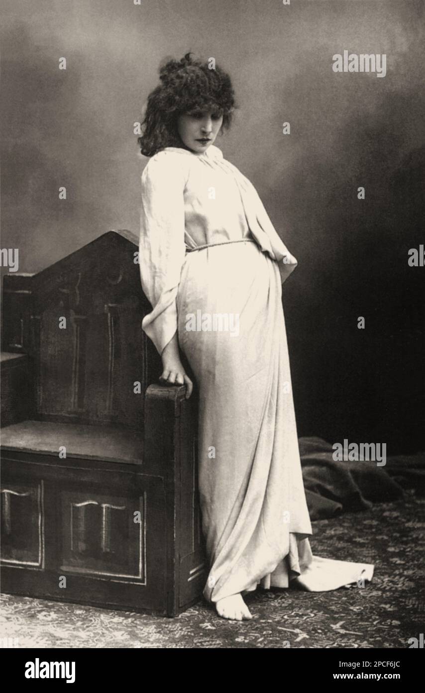 1884 , Paris , FRANCE : The french most celebrated theatre actress ...