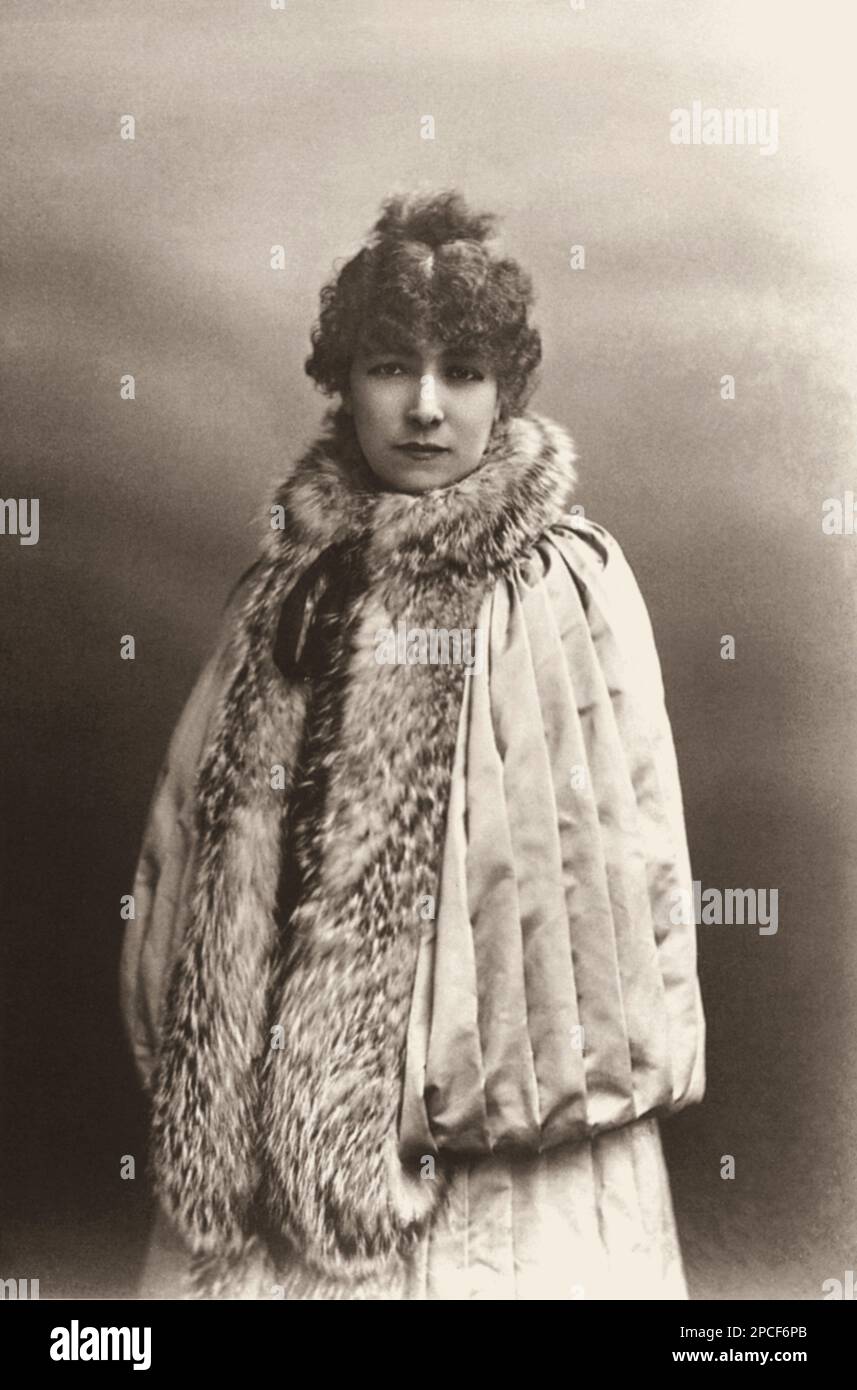 1883 , Paris , FRANCE : The french most celebrated theatre actress ...