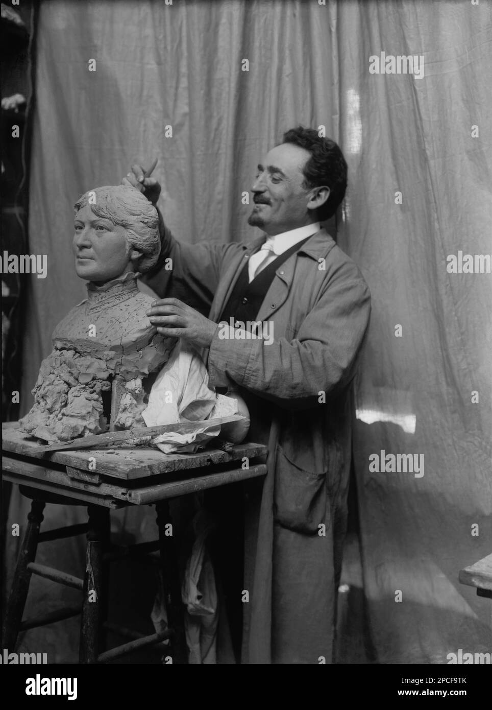 1900 ca : The american sculptor , russian born , JULES LEON BUTENSKY ...