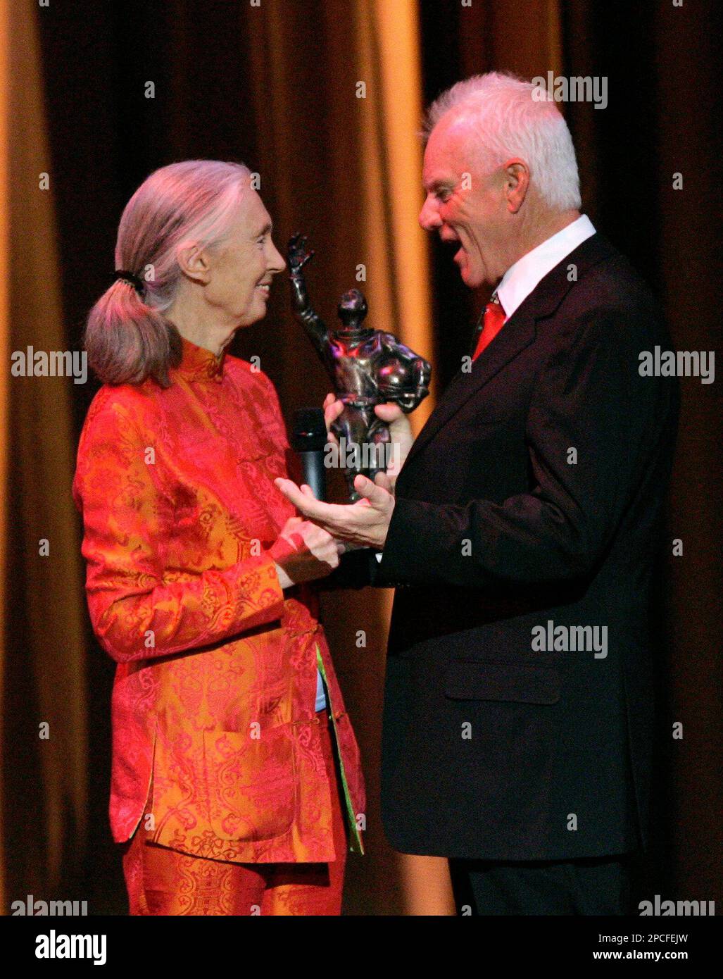 Jane Goodall receives Jules Verne 2006 Award for Life Achievement from ...