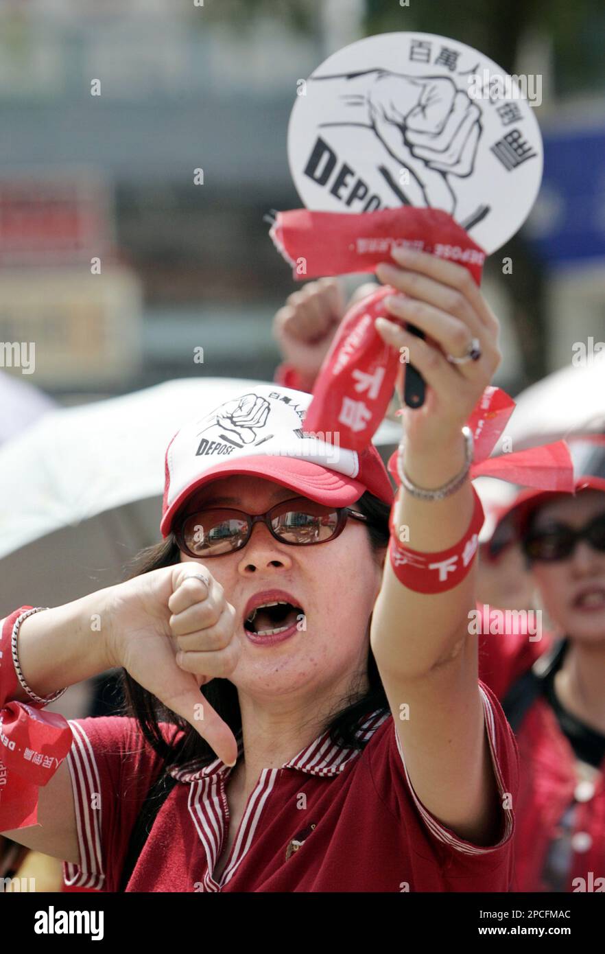 A protester gives a "thumbs down" to Taiwan's President Chen Shui-bian ...