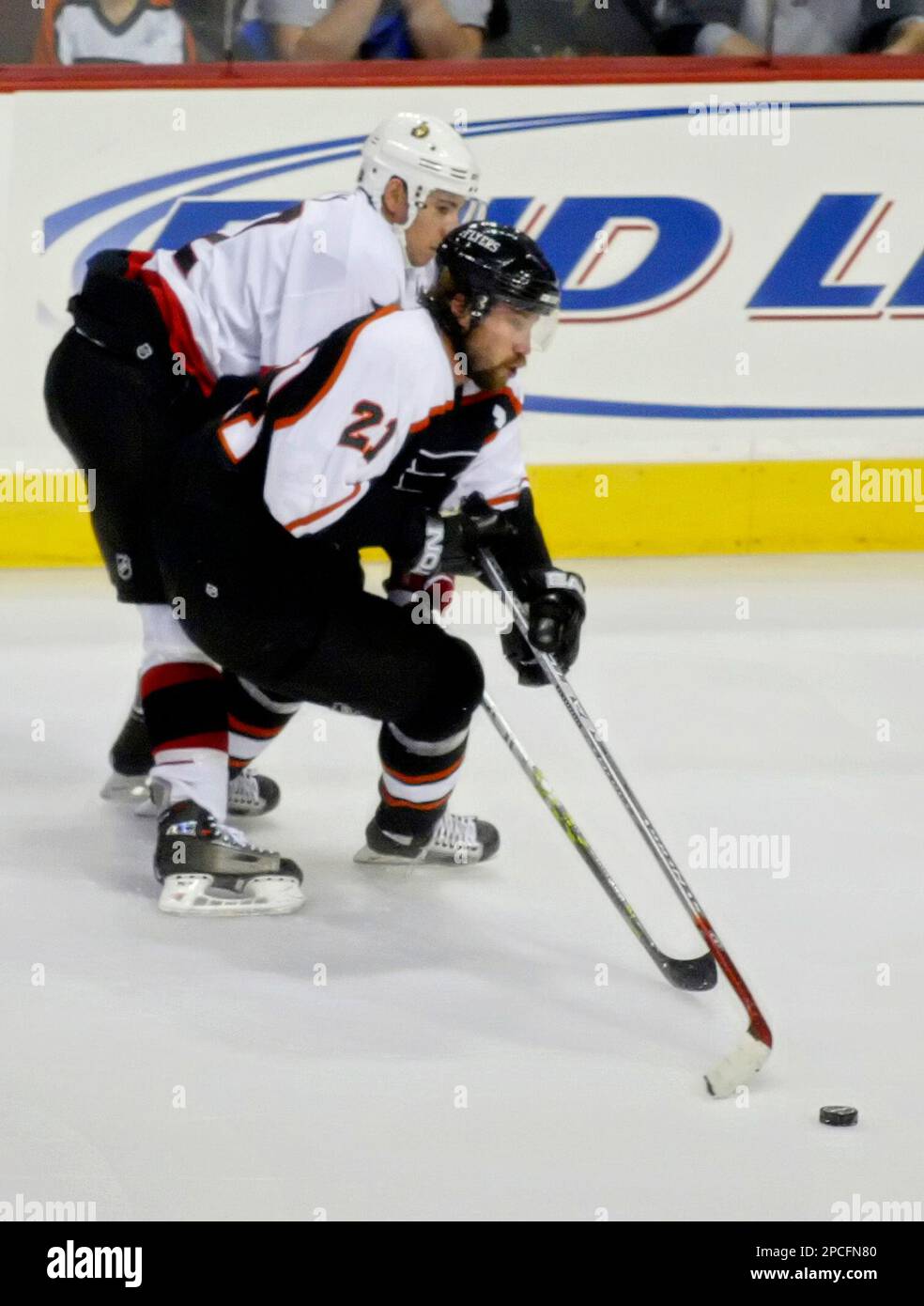 Ottawa Senators' Chris Kelly, left, fights for control of the puck with ...