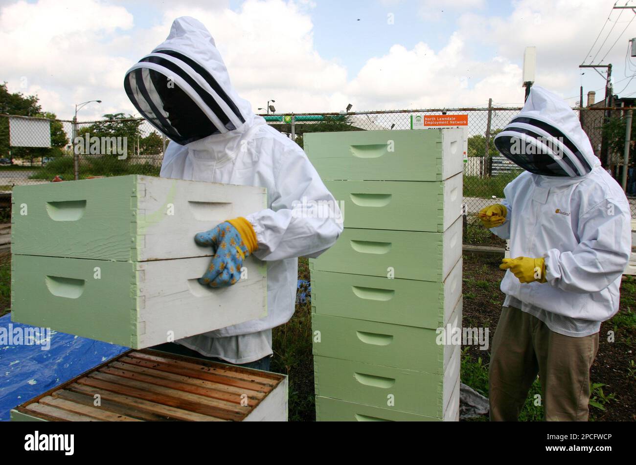 ** ADVANCE FOR MONDAY, OCT. 9 ** Shelby Gallion, 22, left, and Tony ...