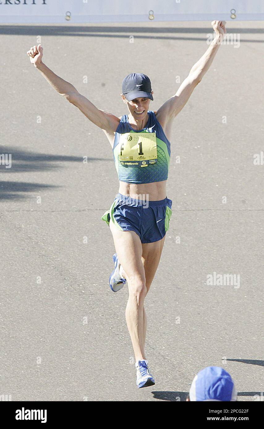 Marla Runyan celebrates as she approaches the finish line Sunday, Oct ...