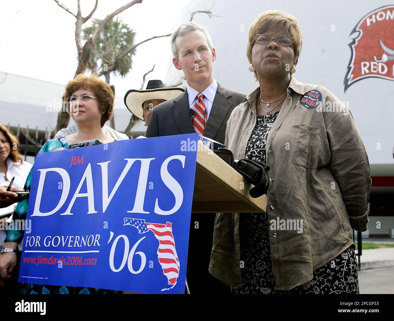 Jim Davis, center, listens as teachers Karen Aronowitz, left, and Judy ...