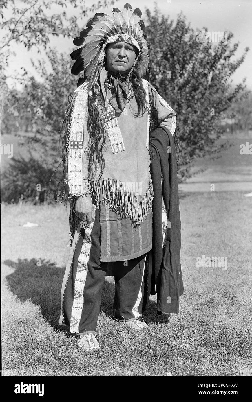 ** FILE ** William "Lone Star" Dietz, wearing Sioux Indian regalia ...