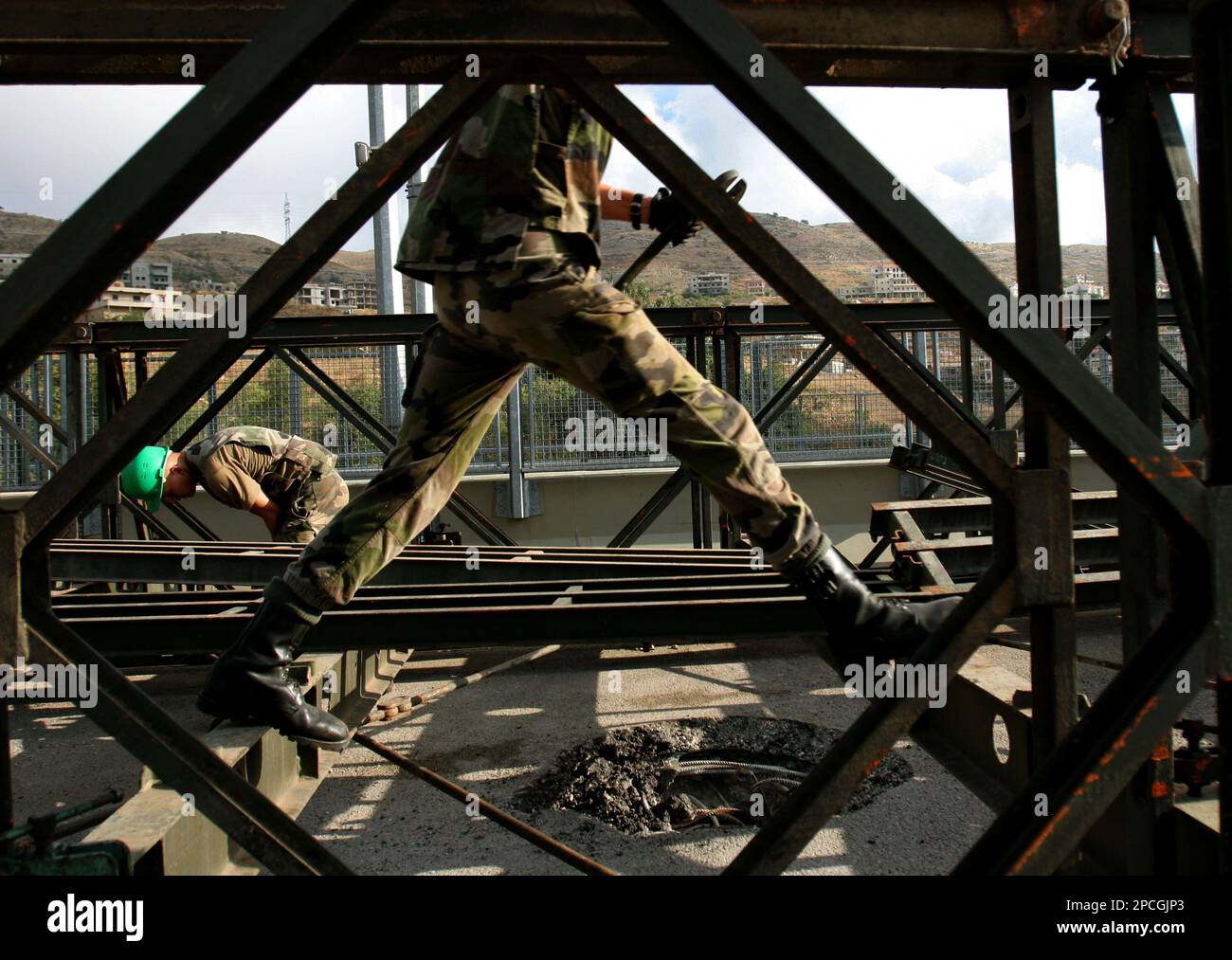A soldier from the 2nd Engineering Regiment of France's Foreign Legion ...