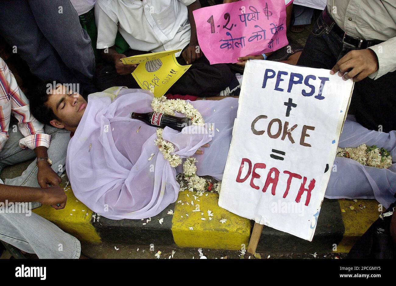 College students protest against Coca-Cola and Pepsi in Bangalore. (AP ...