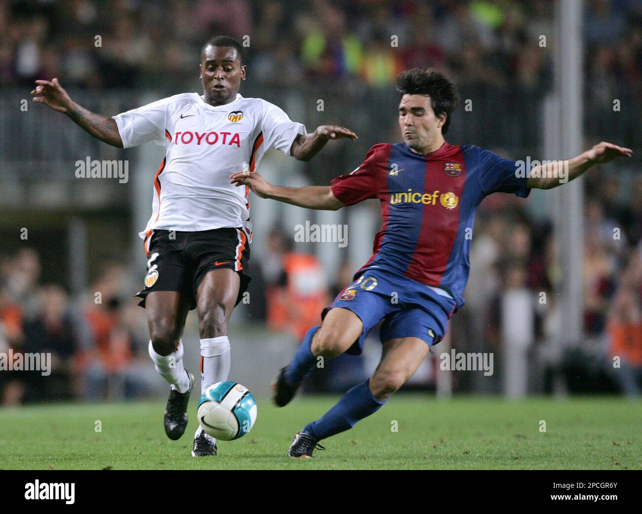 FC Barcelona player Deco, right, duels for the ball with Valencia ...