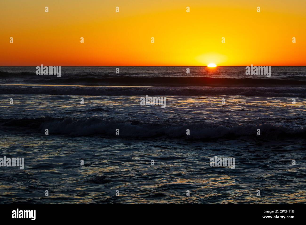 End Of The Day Sunset Into The Pacific Ocean Stock Photo - Alamy