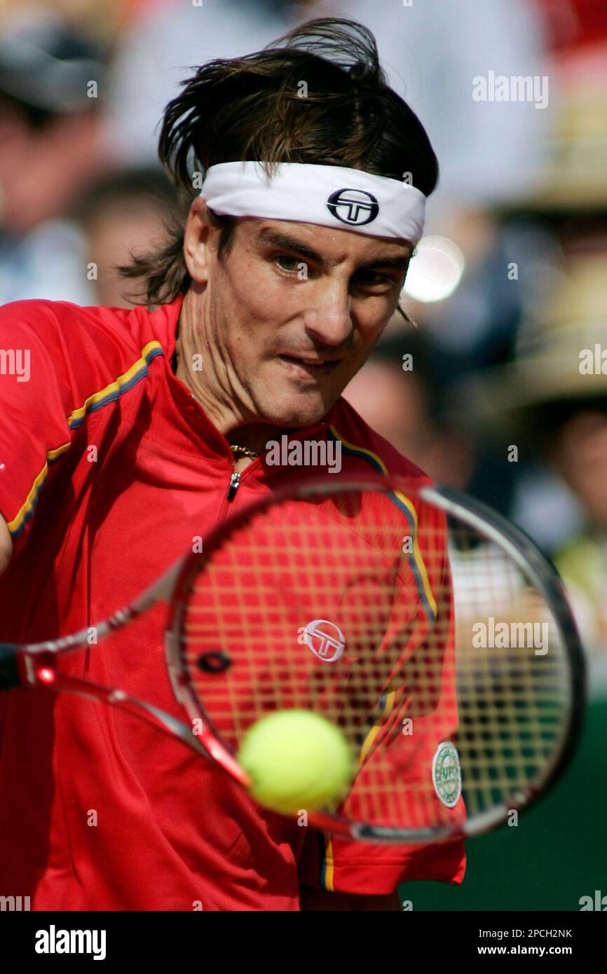 Spain's tennis player Tommy Robredo returns a ball to Italian Filippo ...