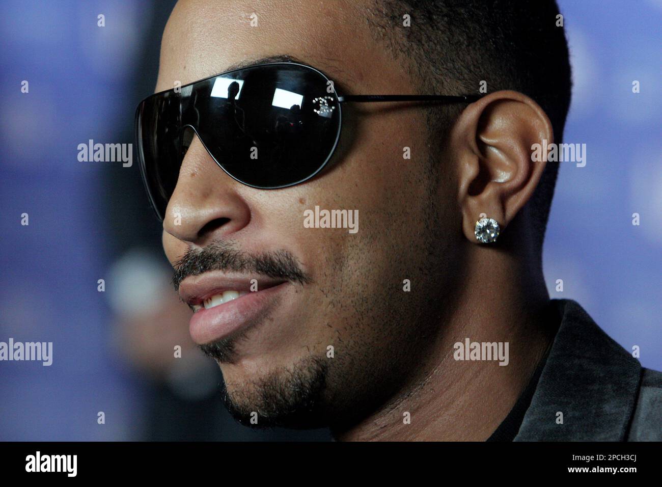 Rap artist Ludacris poses for photographers as he arrives to US Weekly ...