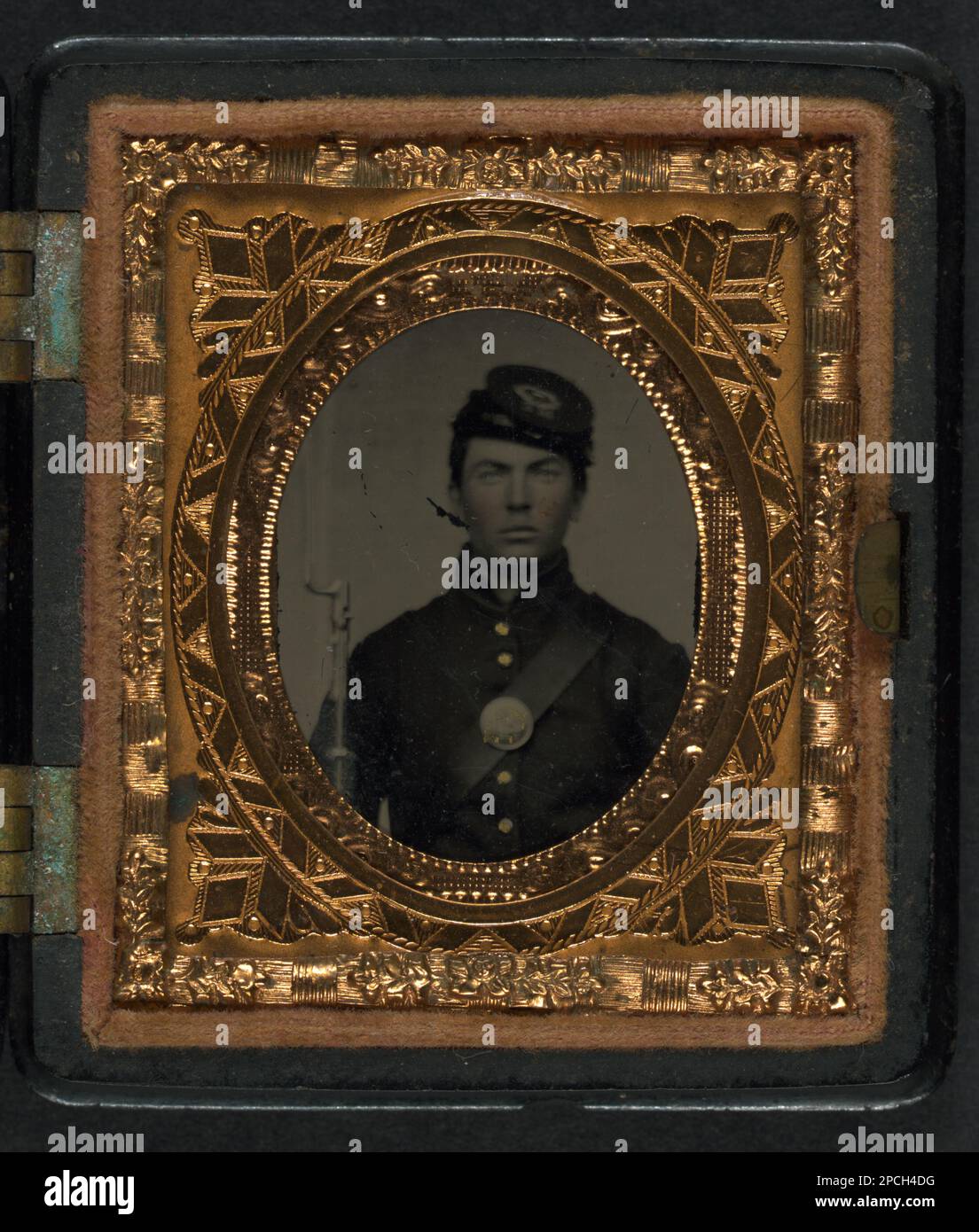 Unidentified soldier in Union uniform and forage cap with bayoneted ...