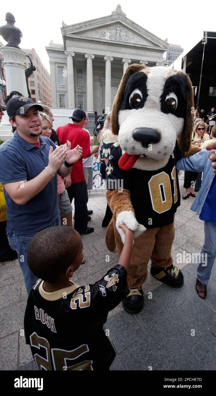 New Orleans Saints mascot "Gumbo" shakes hands with Wallace Lucas Jr ...