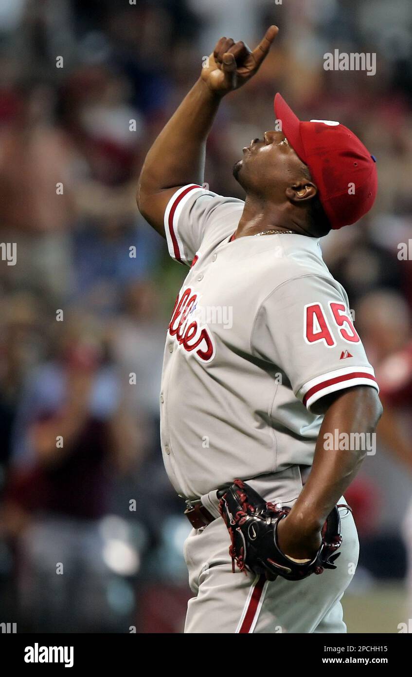 Philadelphia Phillies pitcher Tom Gordon reacts to the Houston Astros ...