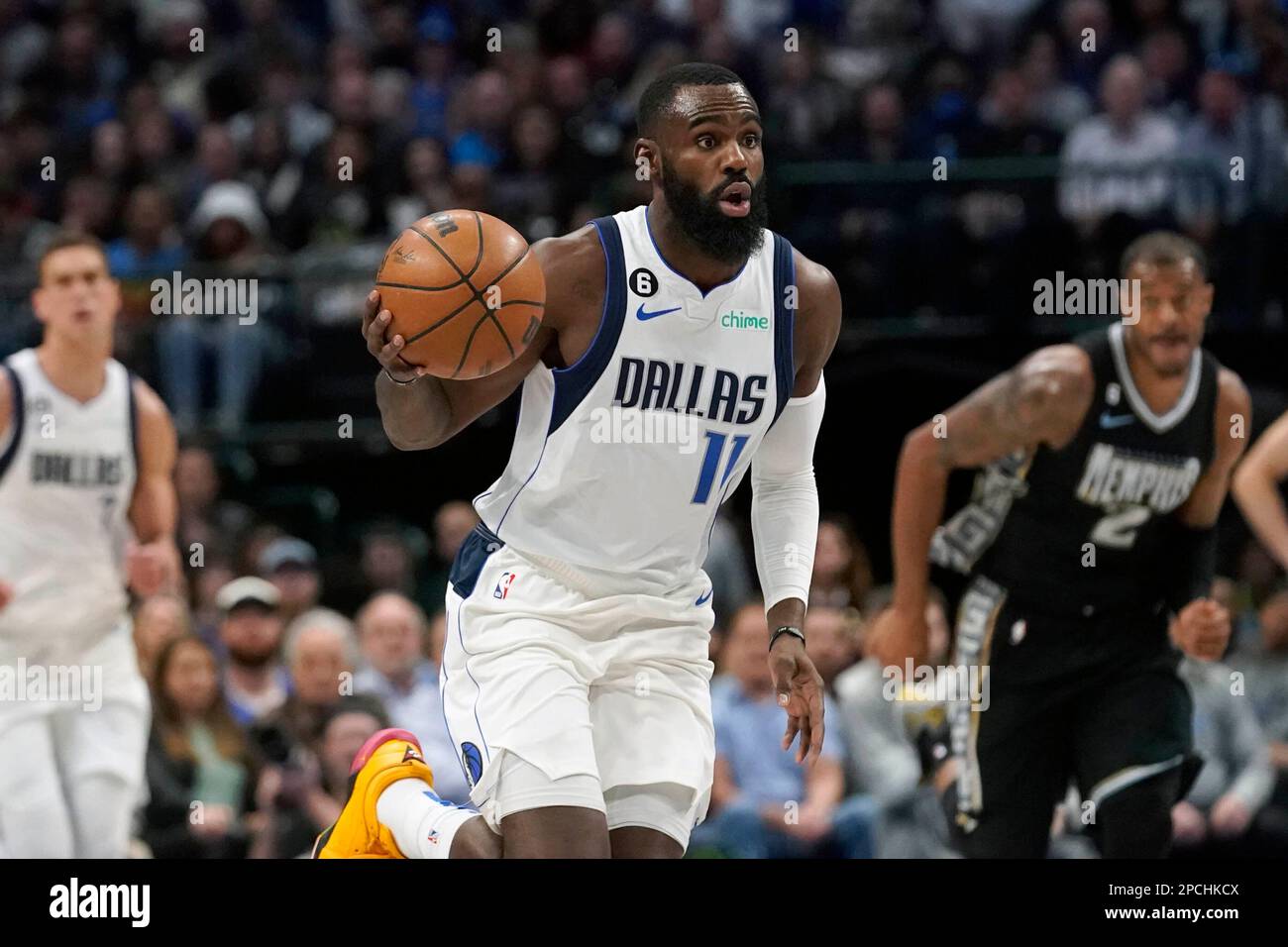 Dallas Mavericks forward Tim Hardaway Jr. (11) dribbles upcourt during ...