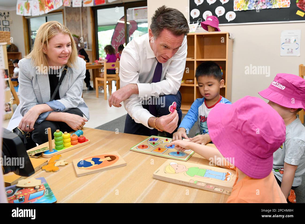 NSW Labor leader Chris Minns (right) and this wife Anna Minns meet ...