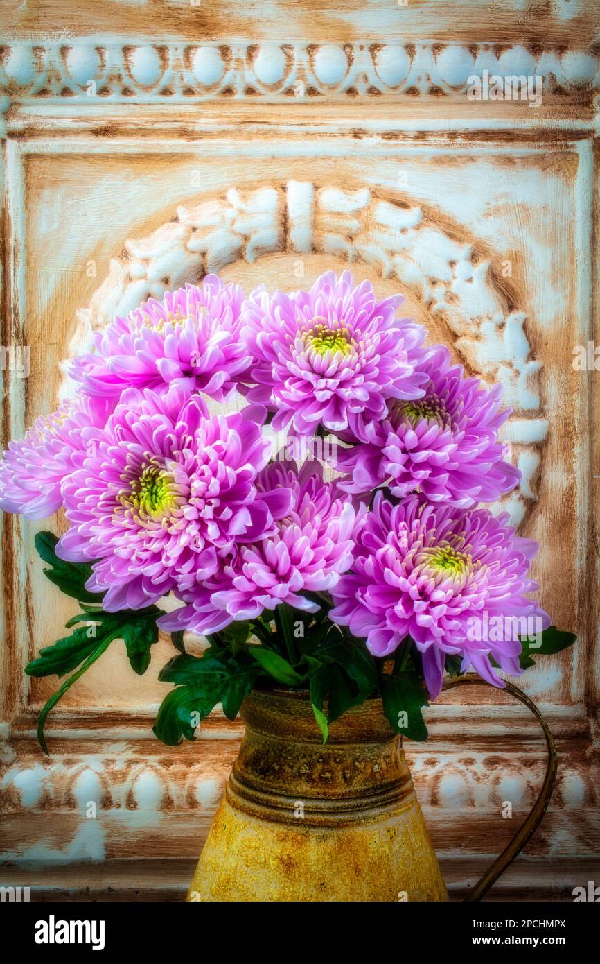 Bouquet Of Beautiful Pink Mums Stock Photo - Alamy