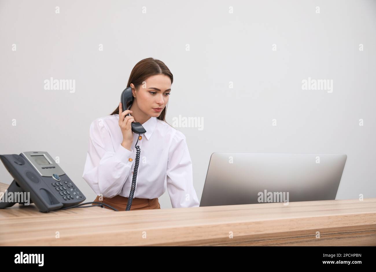 Hotel receptionist female service staff hi-res stock photography and ...