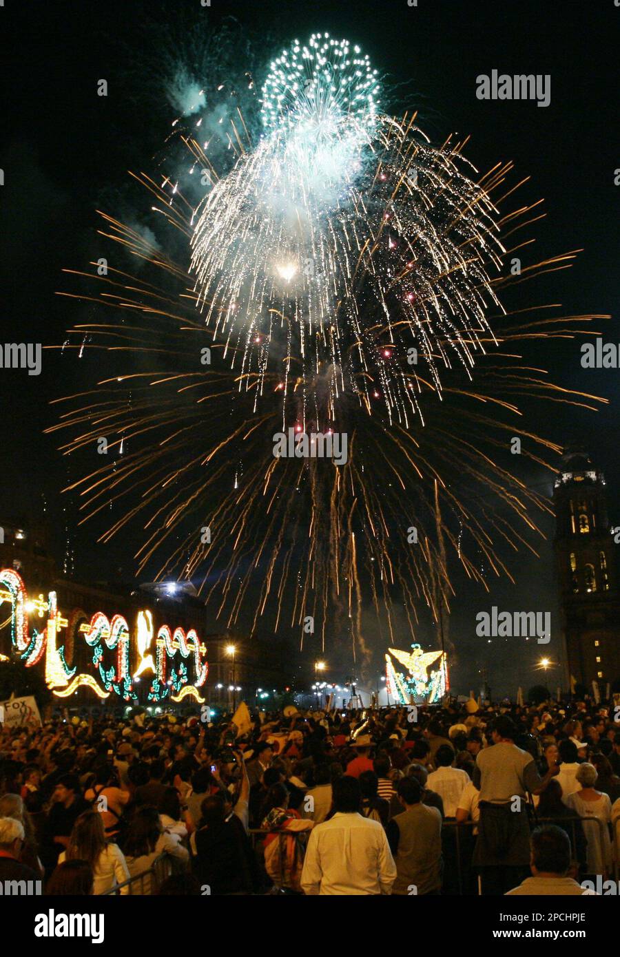 Fireworks explode over the Zocalo Plaza during Mexico's independence ...