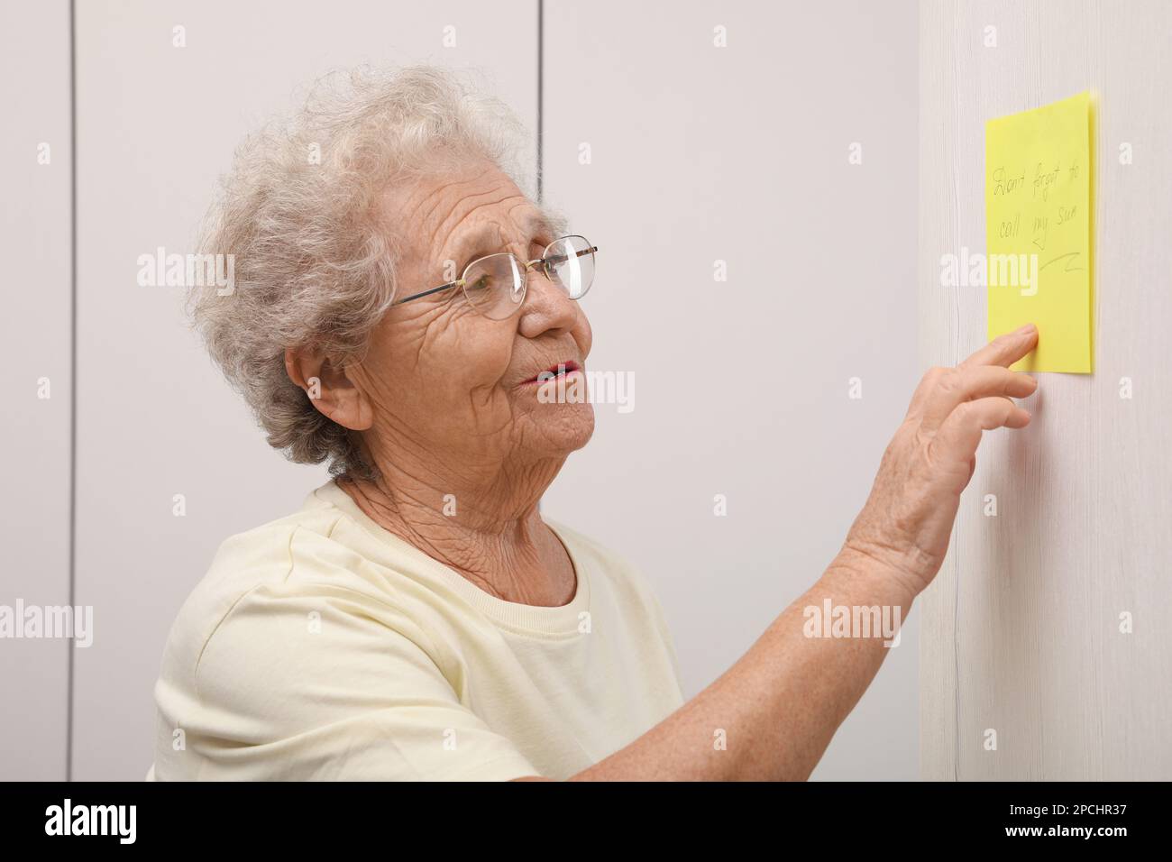 Reminder note home dementia hi-res stock photography and images - Alamy