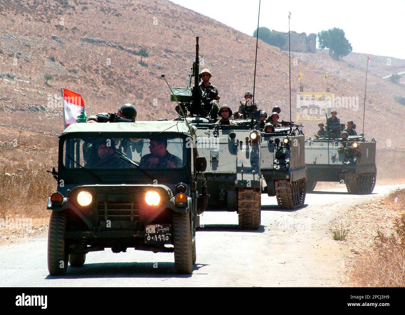 Lebanese troops in their military vehicles deploy in the southern ...