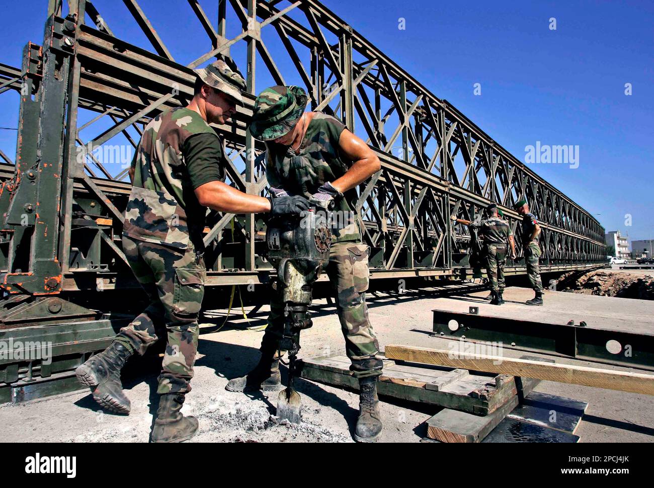 Soldiers from the 2nd Engineering Regiment of France's Foreign Legion ...