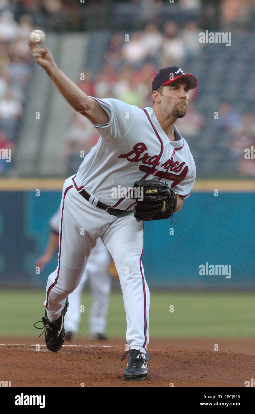Atlanta Braves starter John Smoltz delivers to the Chicago Cubs during ...