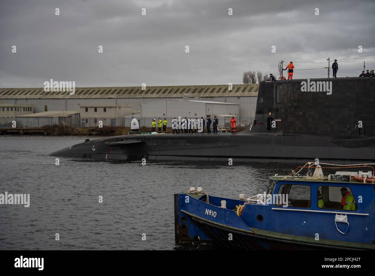 HMS Anson (S123) departing BAE Systems in Barrow-in-Furness (England ...