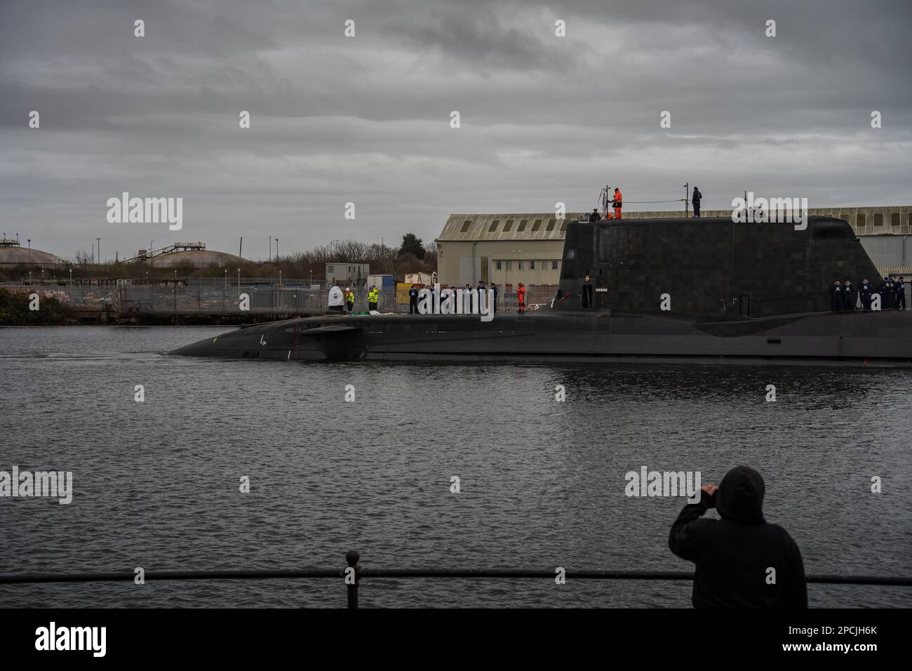 HMS Anson (S123) departing BAE Systems in Barrow-in-Furness (England ...