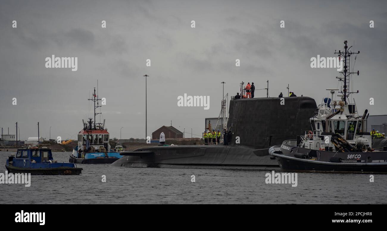 HMS Anson (S123) departing BAE Systems in Barrow-in-Furness (England ...