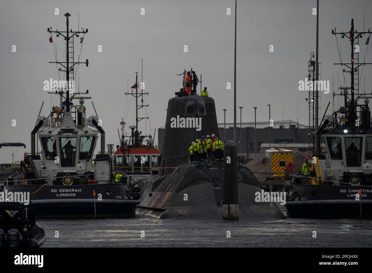 HMS Anson (S123) departing BAE Systems in Barrow-in-Furness (England ...