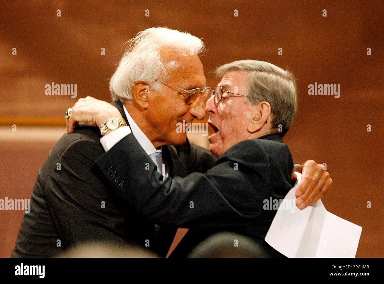 Former St. John's University basketball coach Lou Carnesecca, right ...