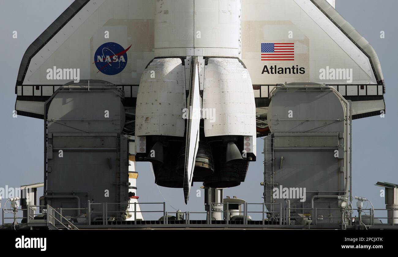 The Space Shuttle Atlantis sits on Pad 39B at the Kennedy Space Center ...