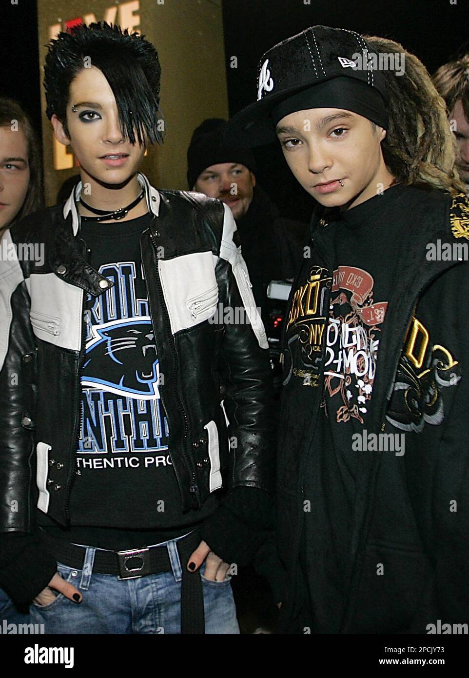 ** ARCHIV ** Die Zwillingsbrueder Bill, links, und Tom Kaulitz von der Musikgruppe Tokio Hotel ...