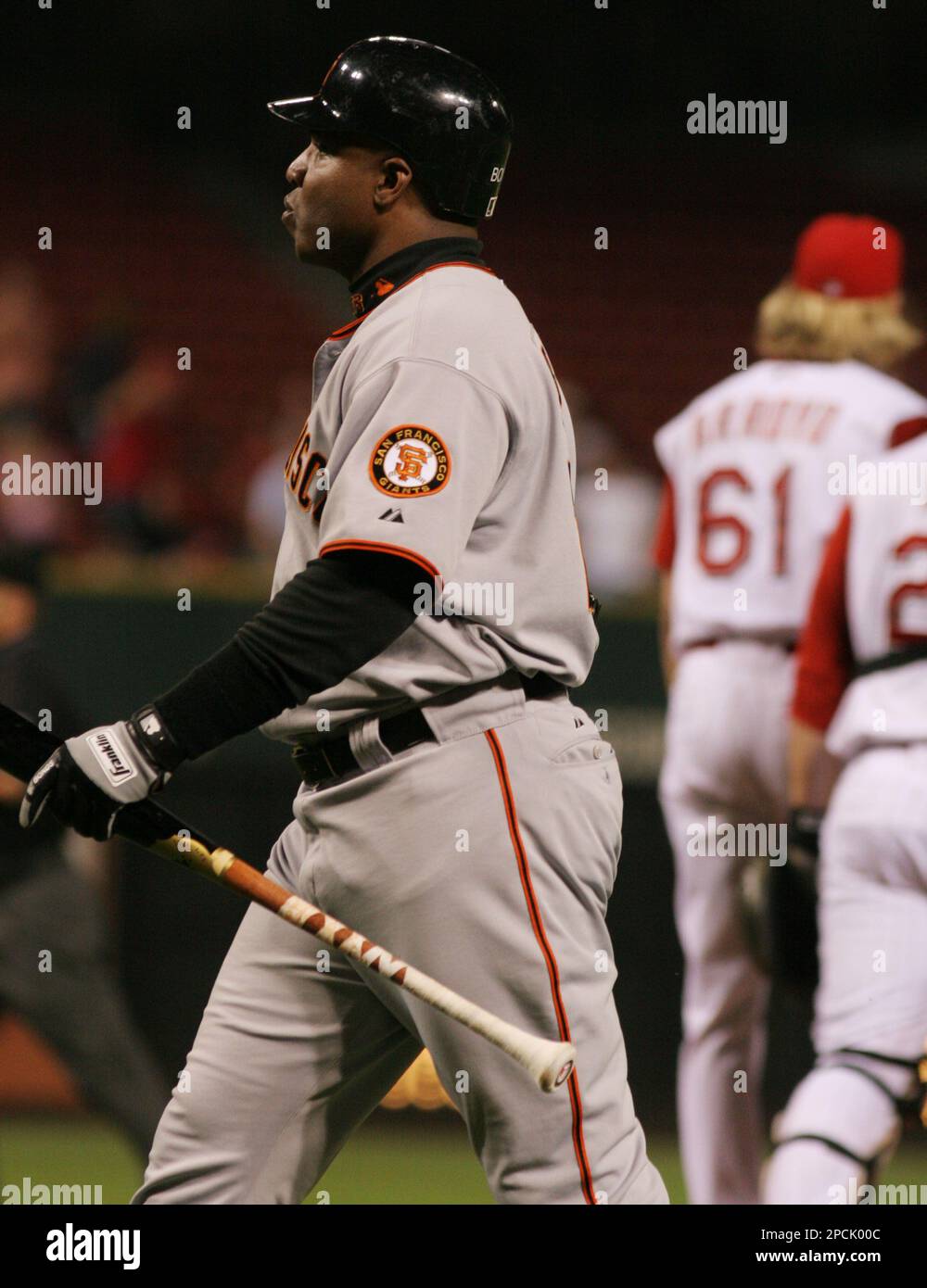 San Francisco Giants' Barry Bonds walks to the dugout after flying out ...