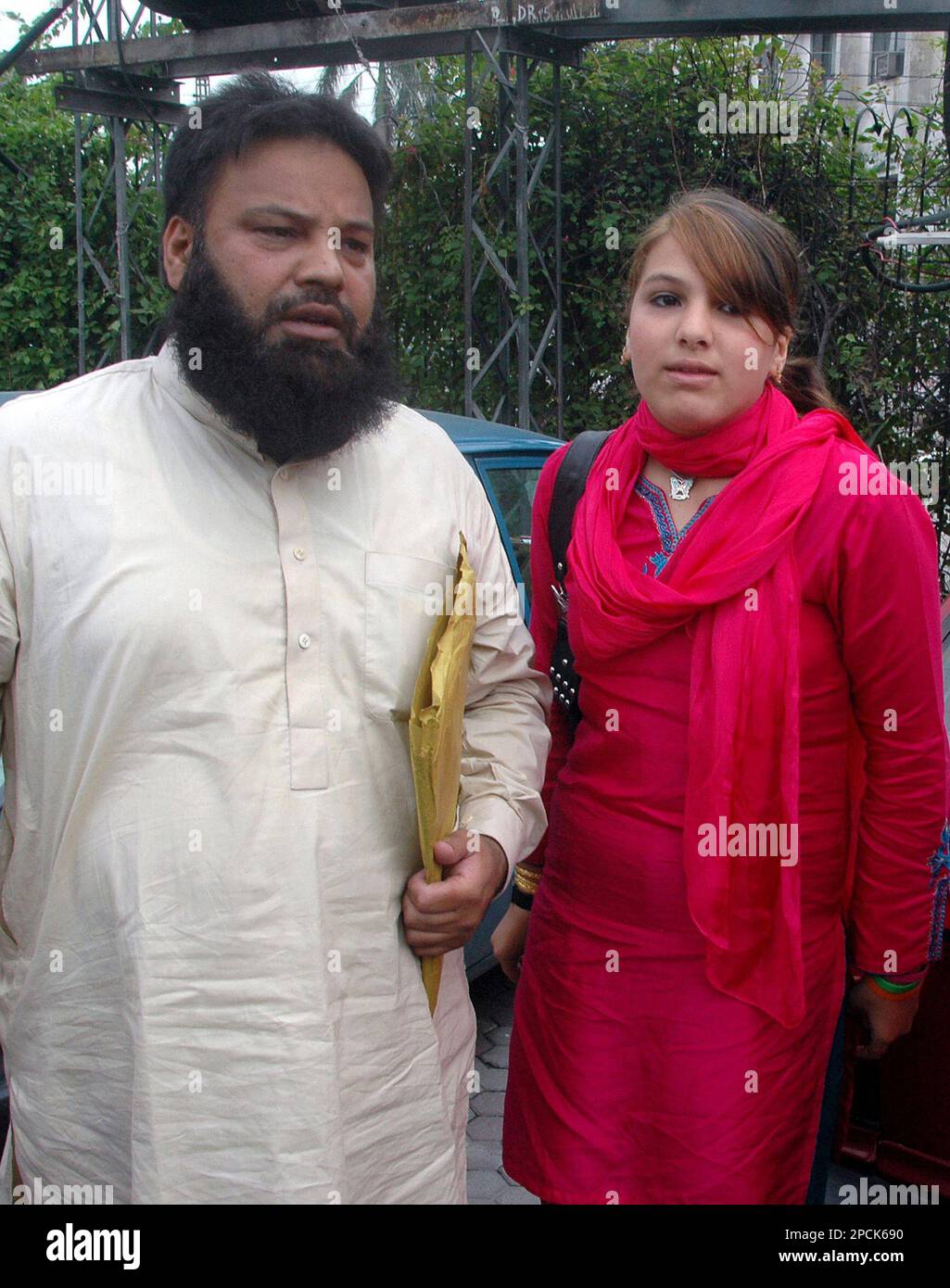 Scottish-Pakistani girl Molly Campbell, 12, right, also known as Misbah ...